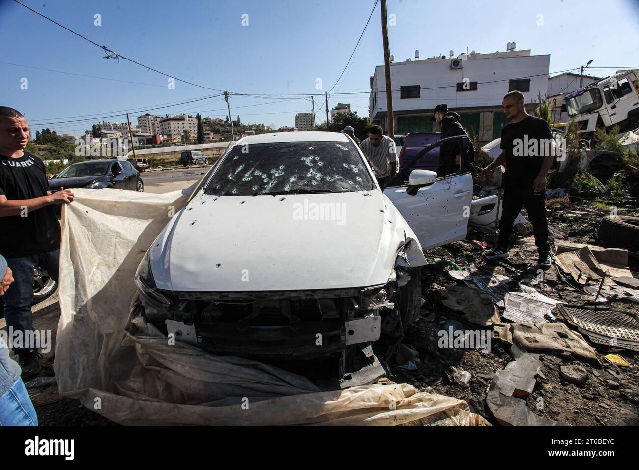 Tulkarm, Palestine. 08th Nov, 2023. People look at the car in which ...