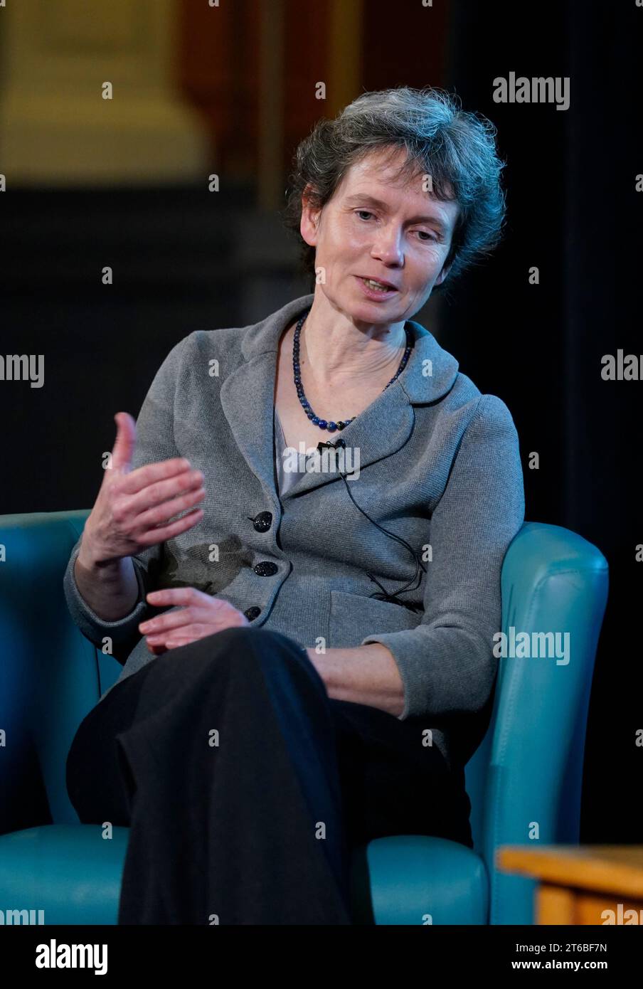 University theatre discussion hi-res stock photography and images - Alamy