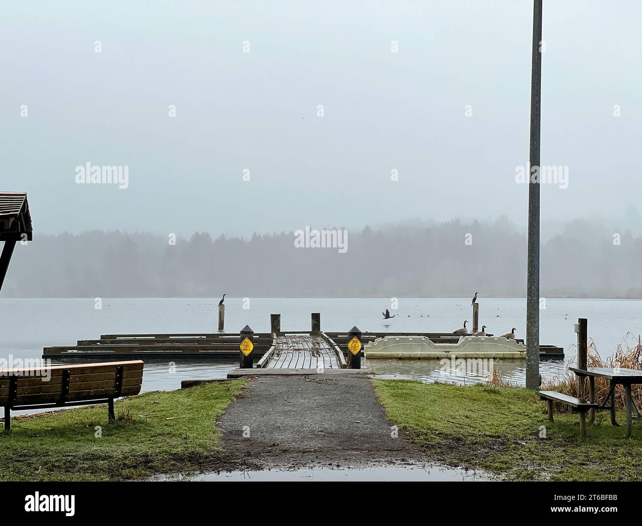 Winter Dock at Poplular Oregon Lake Stock Photo - Alamy