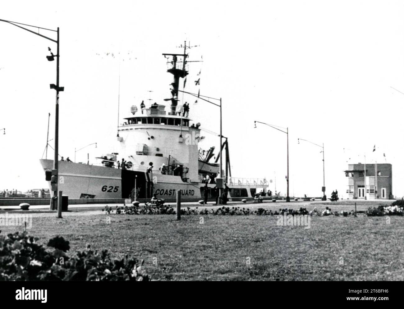 USCGC Venturous (WMEC-625) in Eisenhower Lock, Saint Lawrence Seaway ...