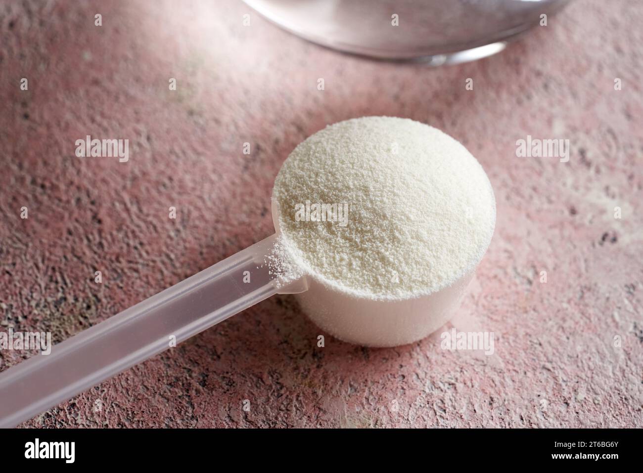 Collagen powder in a plastic measuring cup Stock Photo - Alamy