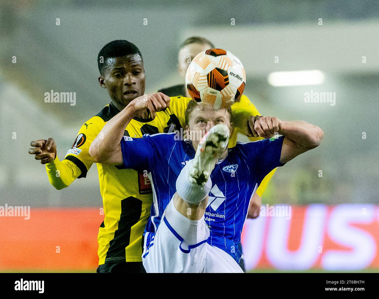 Hacken's Romeo Amane (L) and Molde's Kristian Eriksen in action during ...