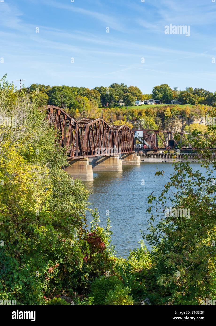 Historic Dubuque railroad bridge between Iowa and Illinois across the ...