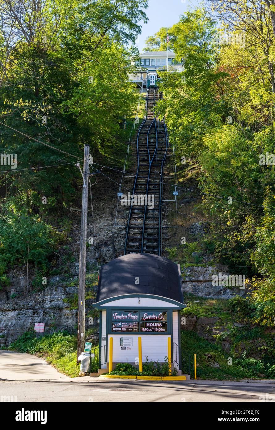 Dubuque, Iowa: - 17 October 2023: Fenelon Place Elevator company ...