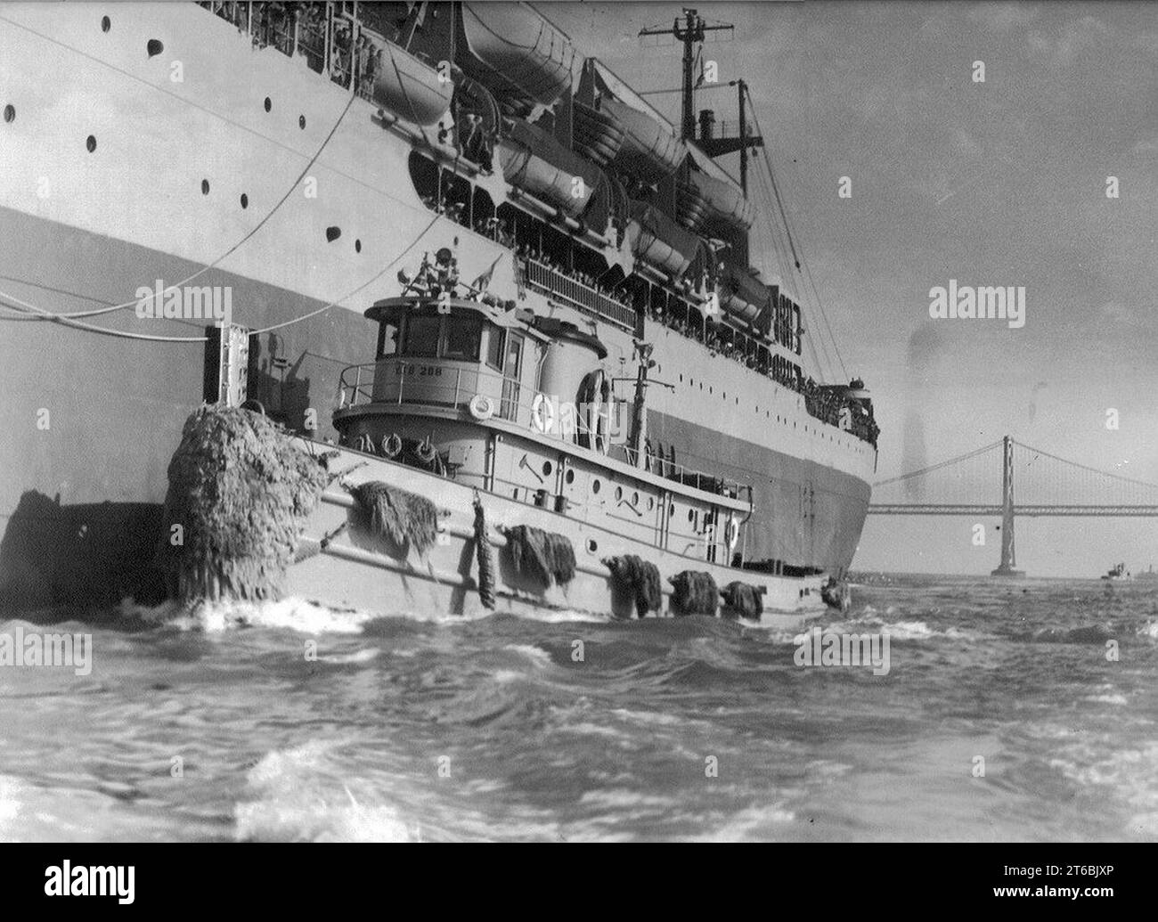 USN Tug Red Cloud YTB-268 Stock Photo - Alamy