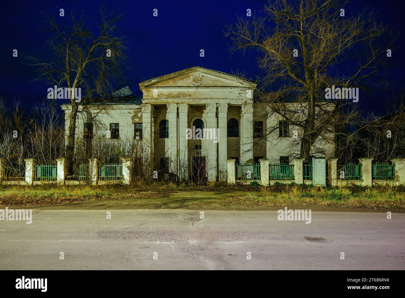 Dark and creepy abandoned haunted hospital Stock Photo - Alamy
