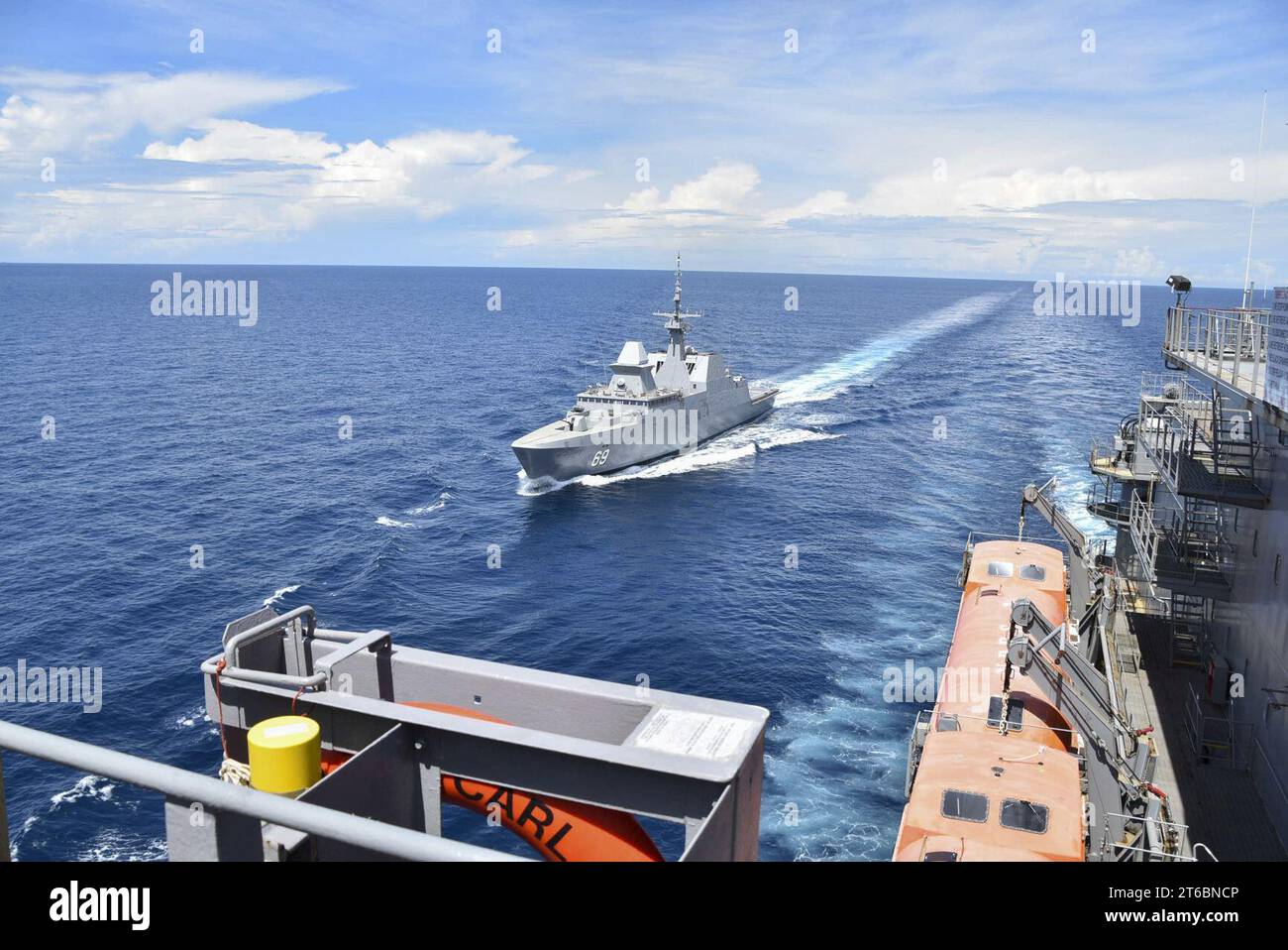 USNS Carl Brashear (T-AKE 7) Conducts an Underway Replenishment with ...