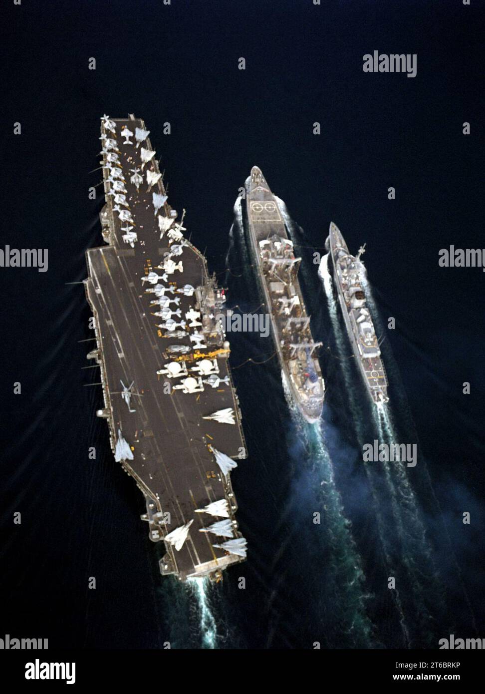 Uss passumpsic ao 107 refueling uss hi-res stock photography and images ...