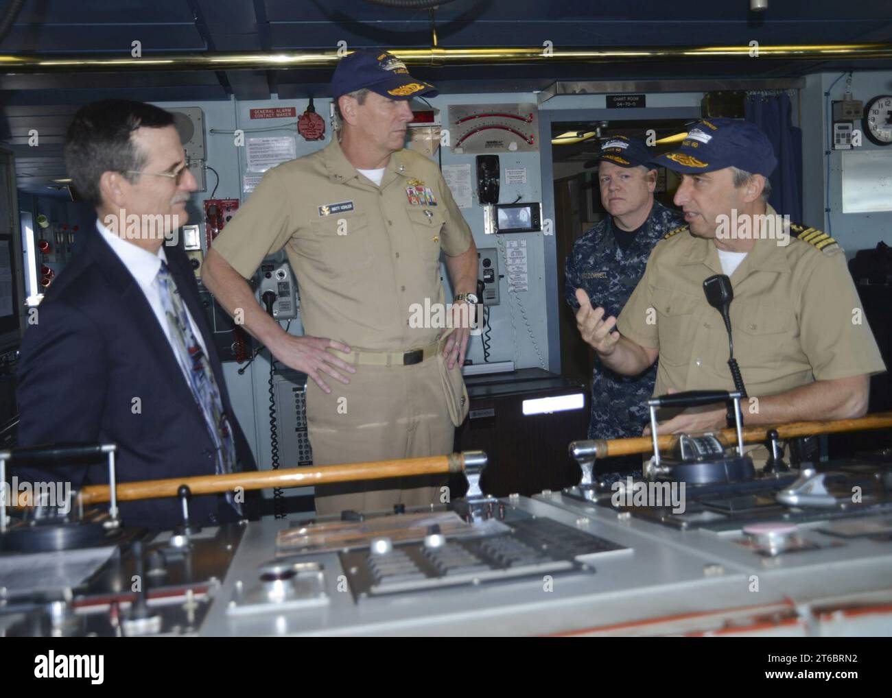 Usns pathfinder hi-res stock photography and images - Alamy