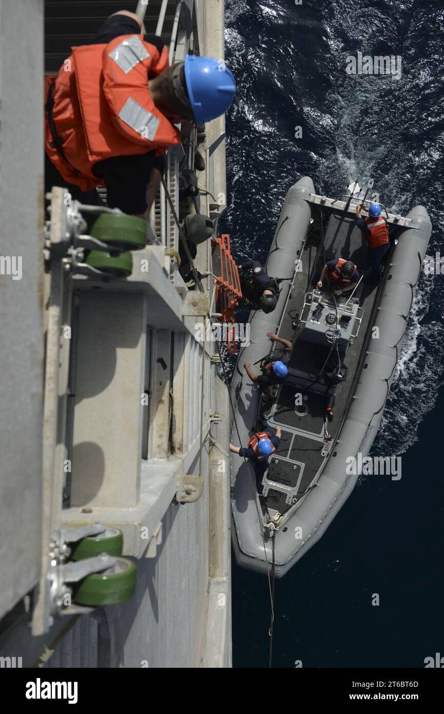 USNS Spearhead (JHSV-1) 150117 Stock Photo - Alamy