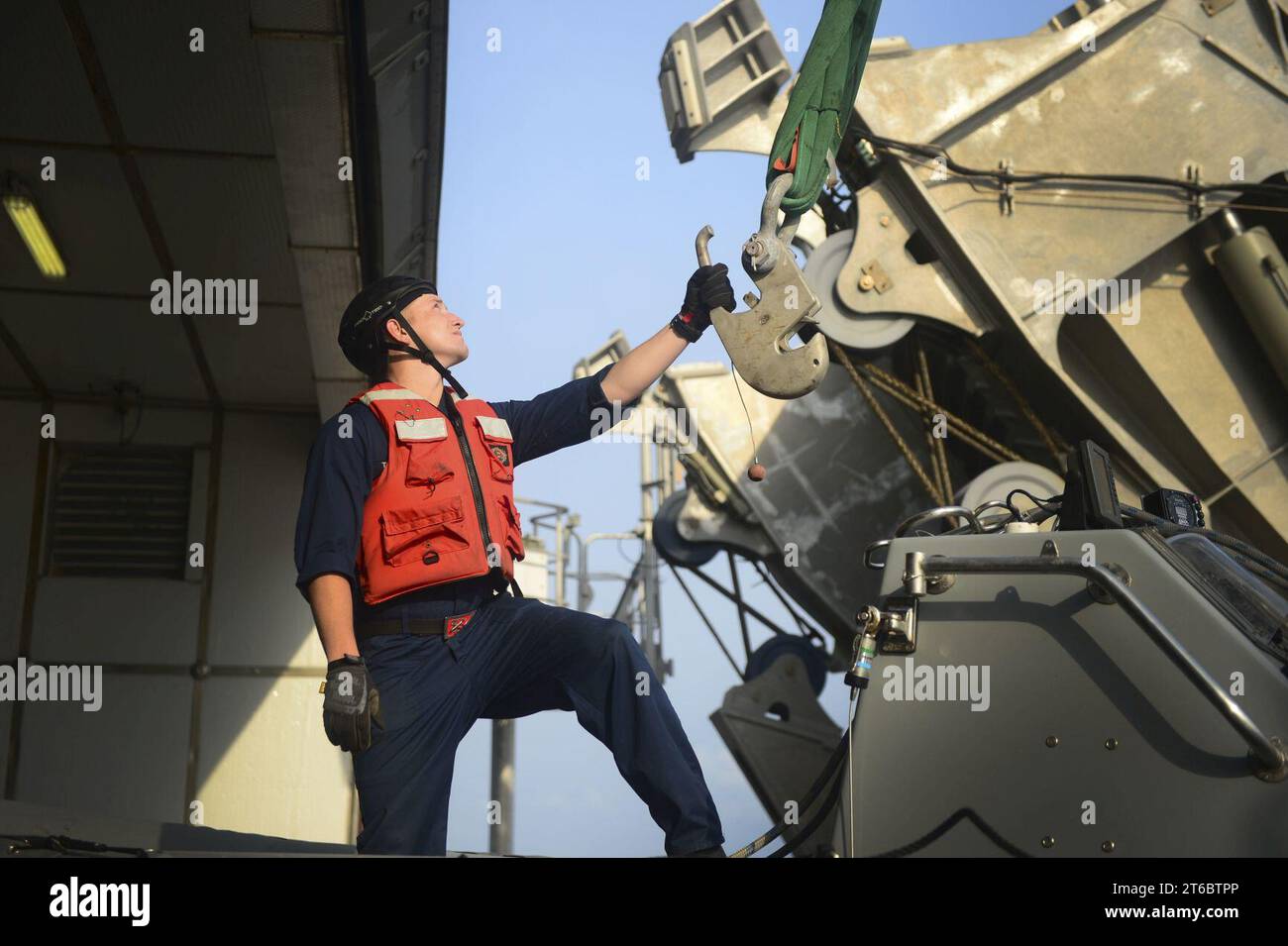 USNS Spearhead operations 150209 Stock Photo - Alamy