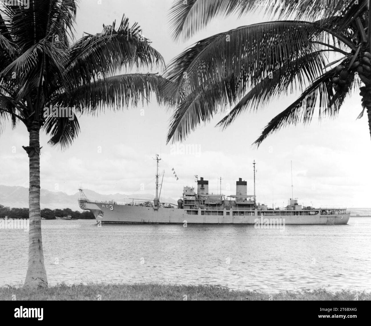 USS Aeolus (ARC-3) leaving Pearl Harbor, Hawaii (USA), in October 1965 ...