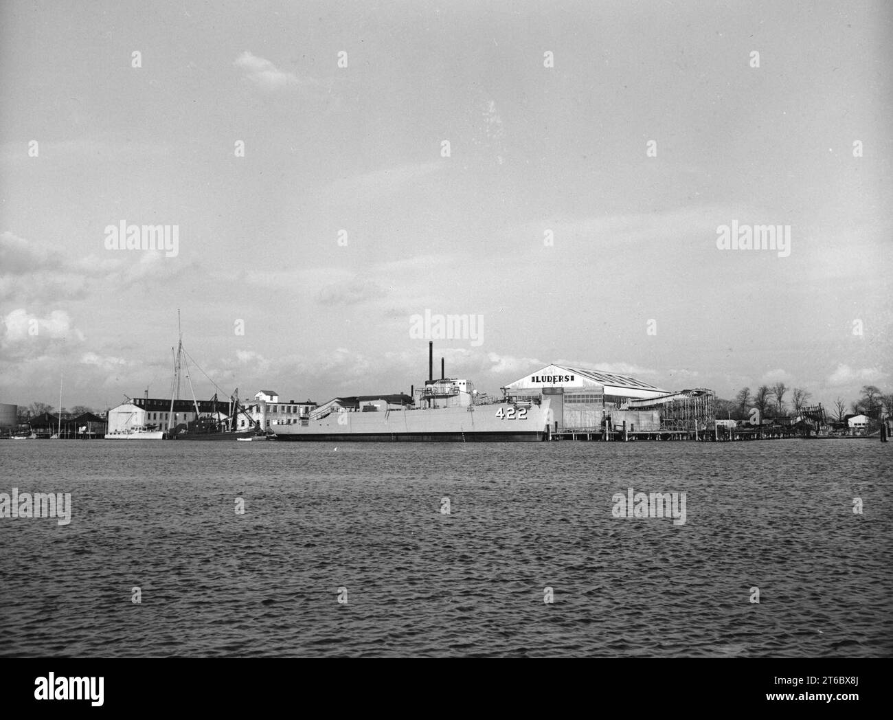 USS Aggressive (MSO-422) fitting out c1953 Stock Photo - Alamy