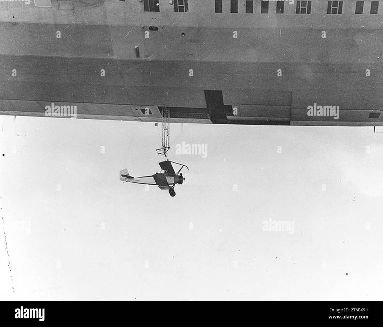 Uss akron hi-res stock photography and images - Alamy