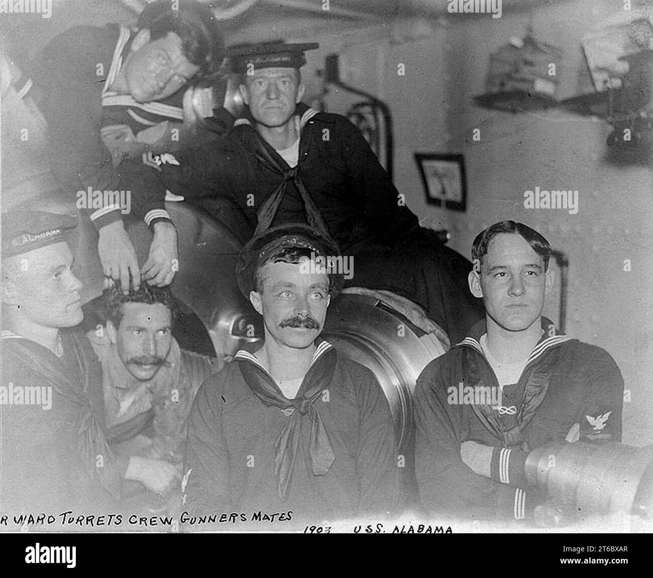 USS Alabama (BB 8) Forward turret crew Stock Photo - Alamy