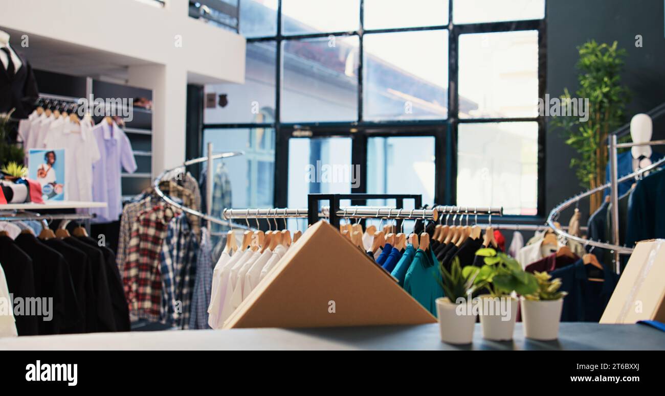 Empty retail store filled racks hi-res stock photography and images - Alamy