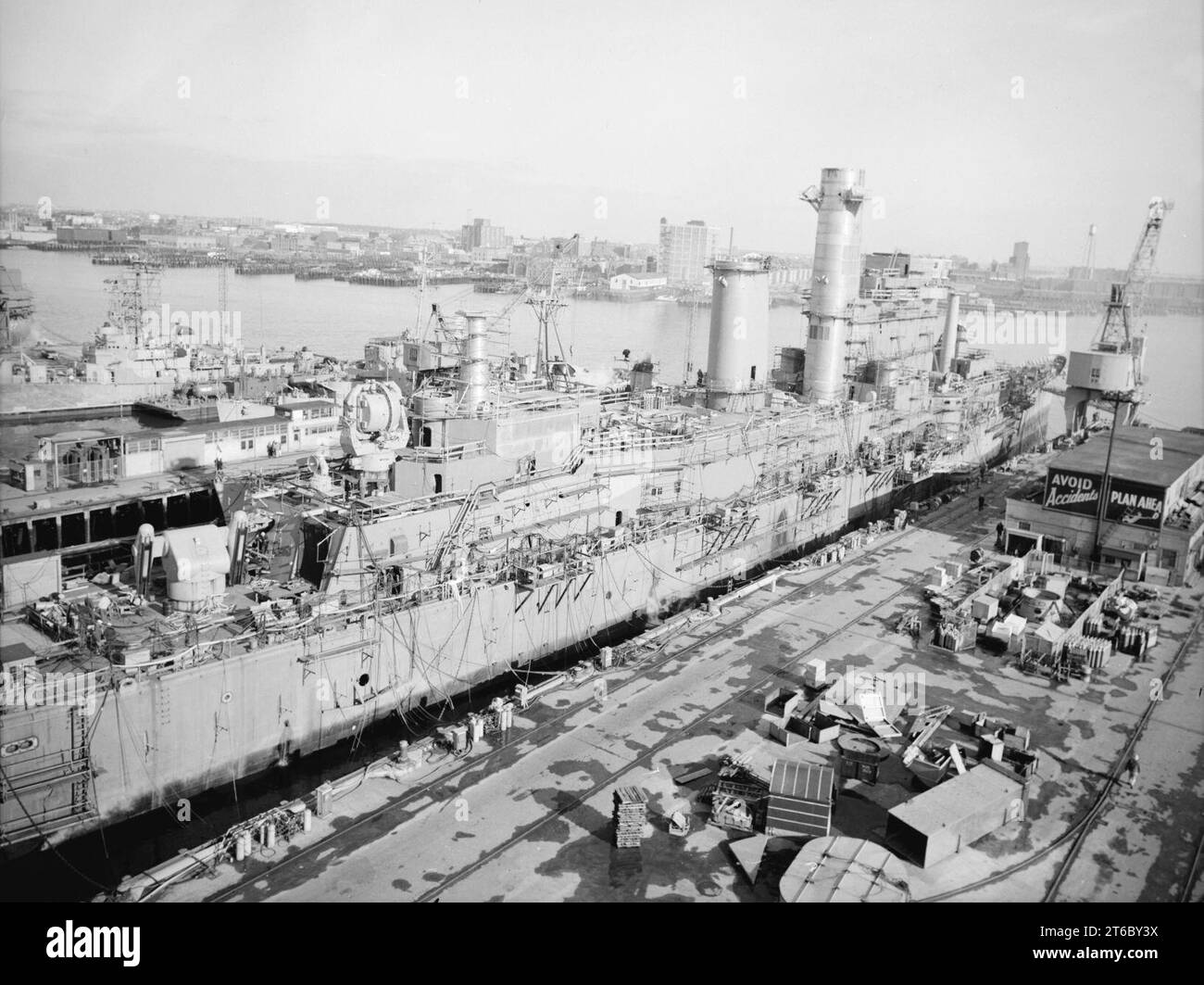 Uss albany guided missile cruiser hi-res stock photography and images ...