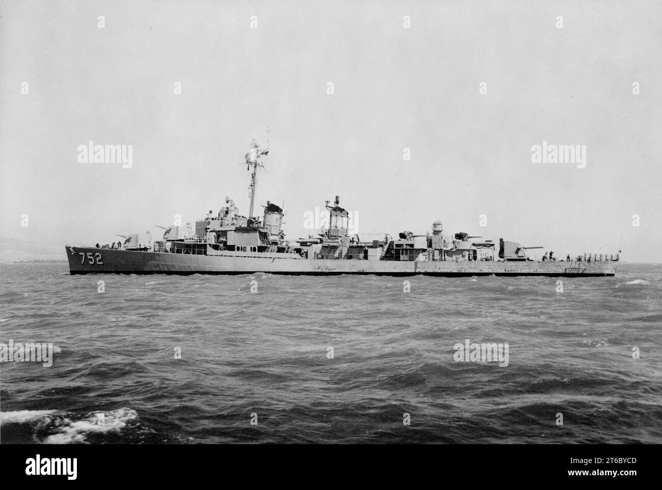 USS Alfred A. Cunningham (DD-752) off the San Francisco Naval Shipyard ...