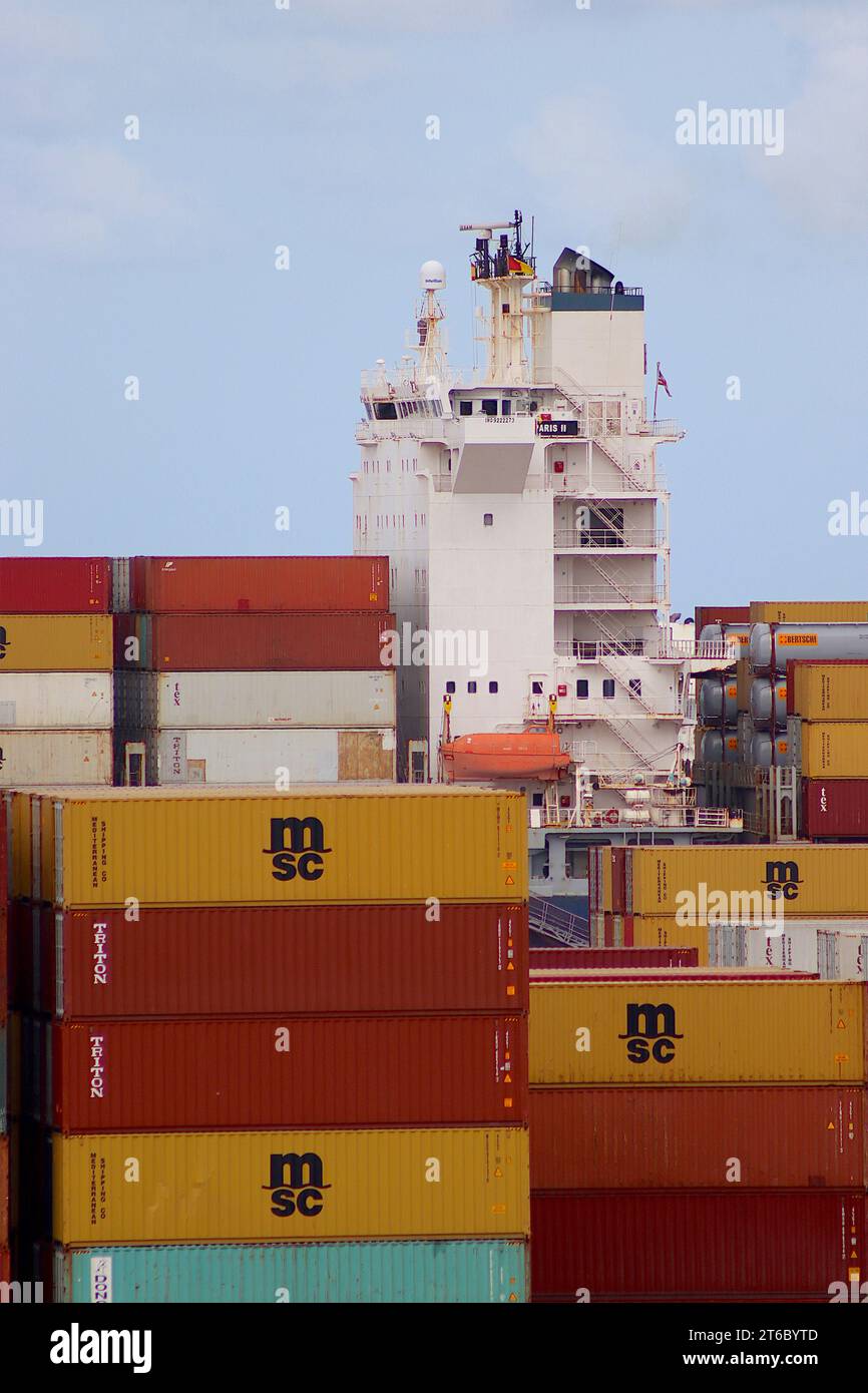 77,000 ton Liberian flagged container ship Paris II offloads numerous ...