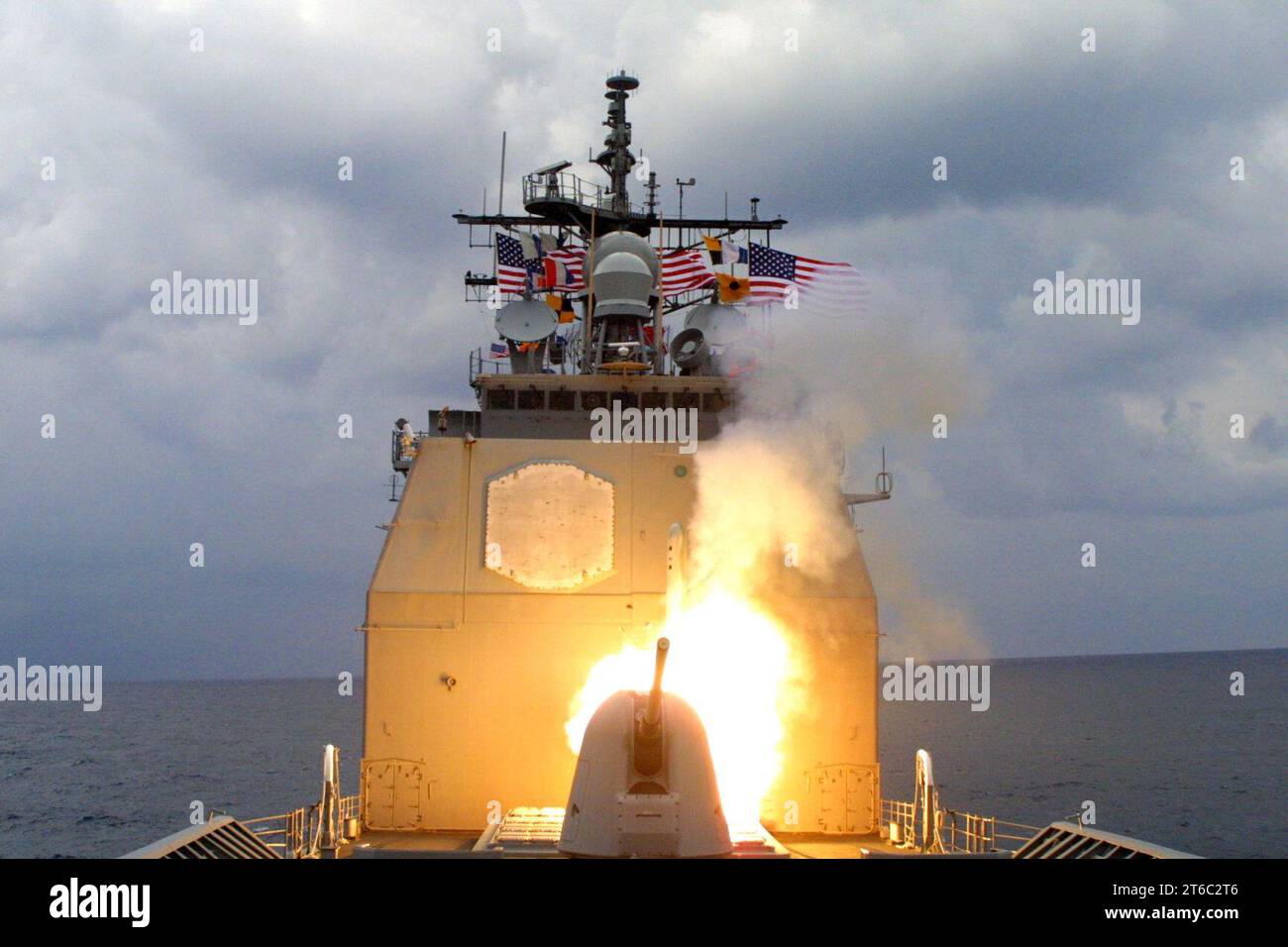USS Anzio (CG 68) fires a Tomahawk missile during OIF Stock Photo - Alamy