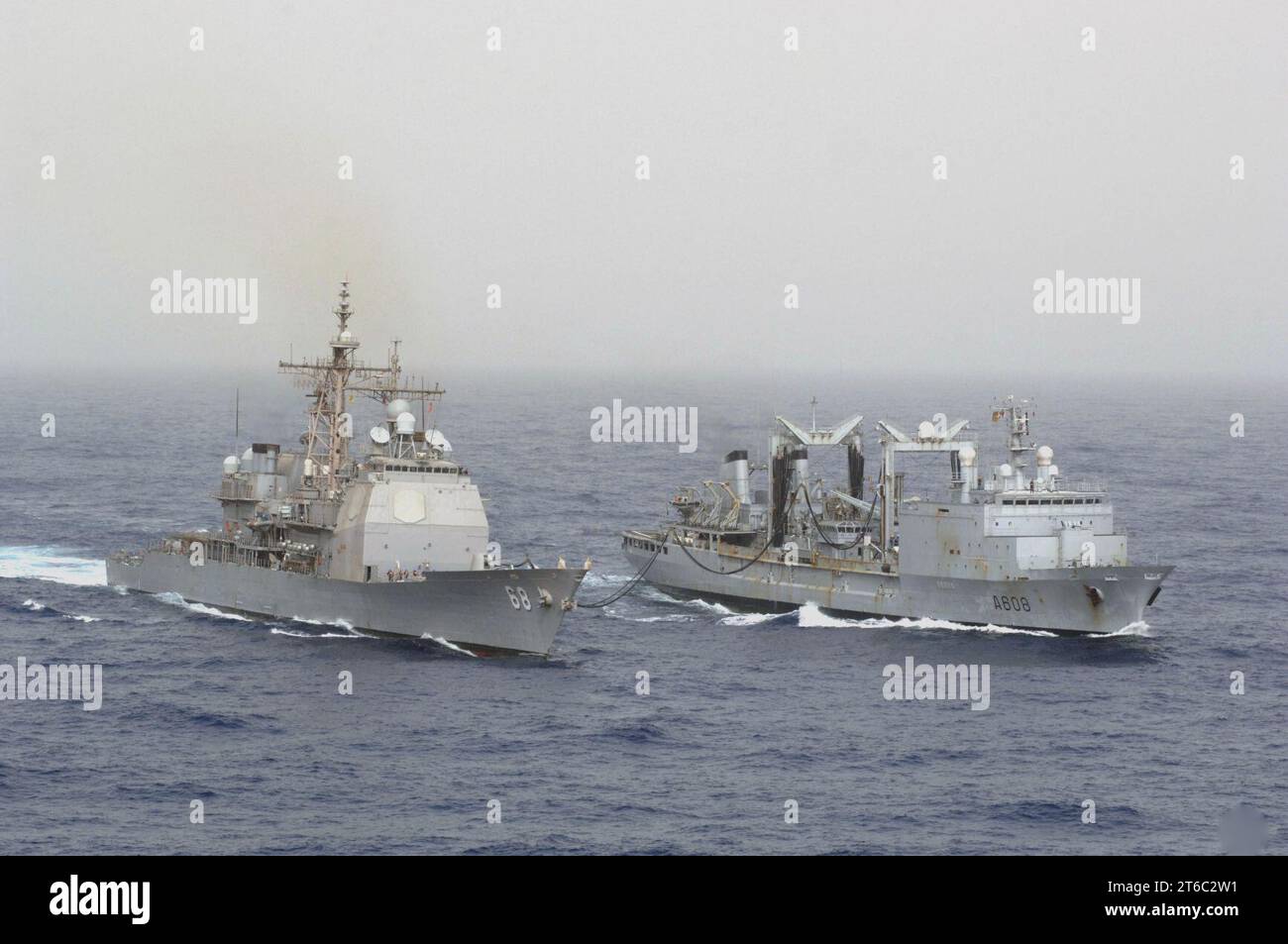 USS Anzio (CG 68) with fleet tanker Var (A608 Stock Photo - Alamy