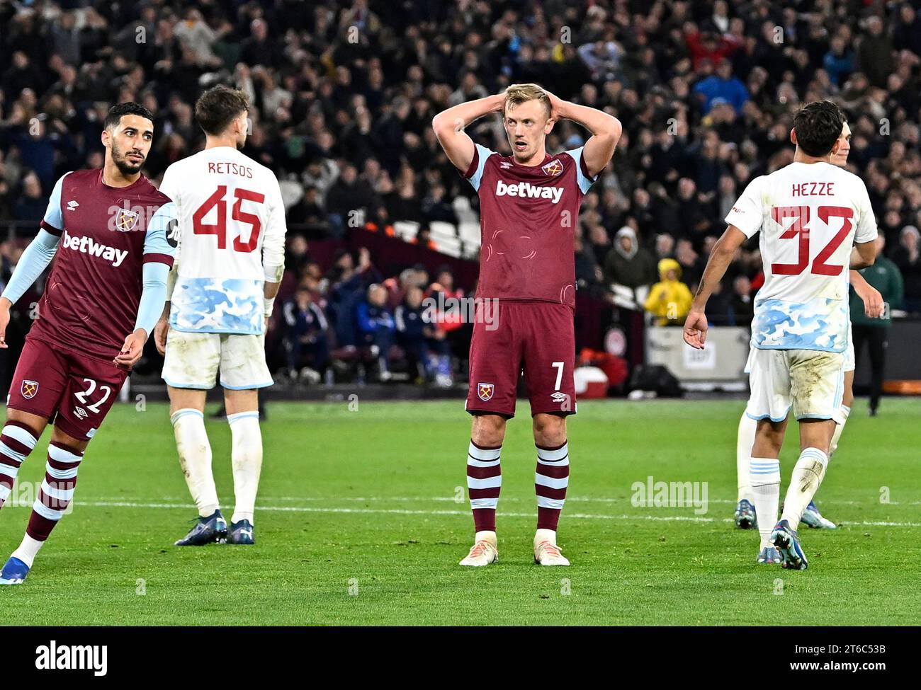 Football stadium wide shot hi-res stock photography and images - Alamy