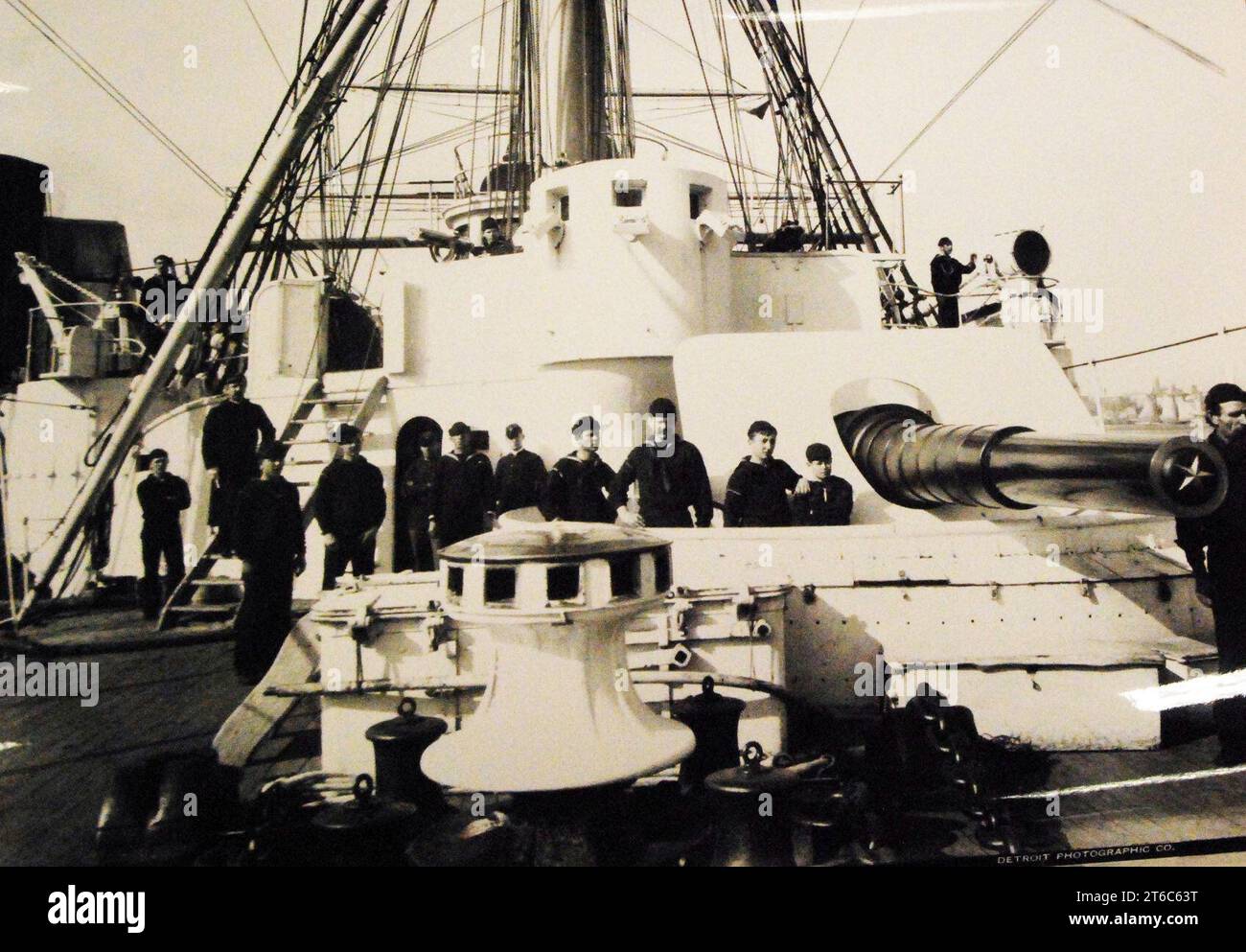 USS Atlanta, showing the forecastle and 8 inch gun (25180239231 Stock ...
