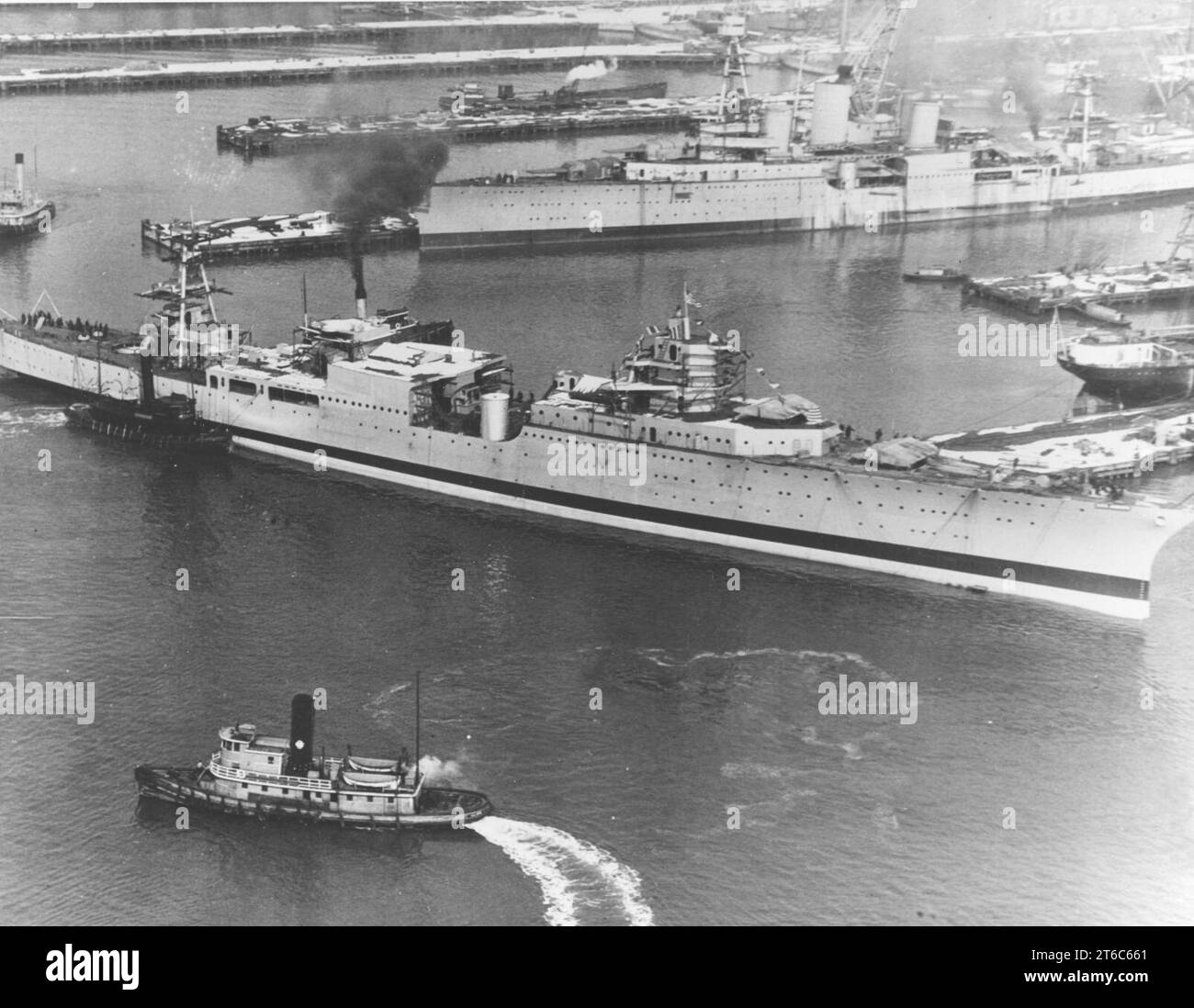 USS Augusta (CA-31) and USS Houston (CA-30) at Neport News Shipbuilding ...