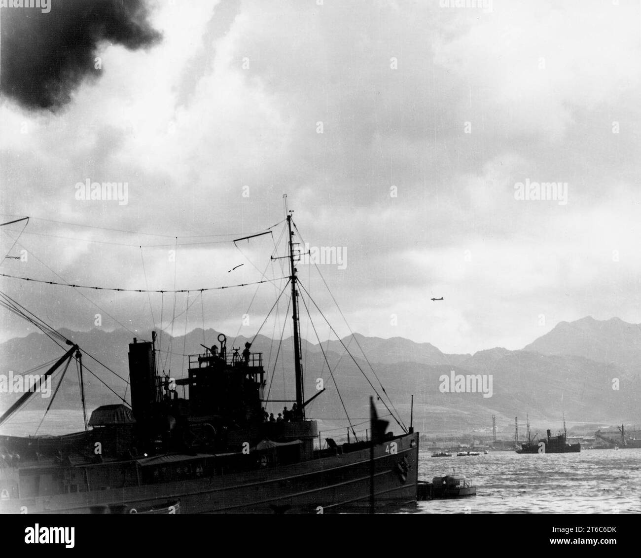 USS Avocet (AVP-4) and B-17 Pearl Harbor Stock Photo - Alamy