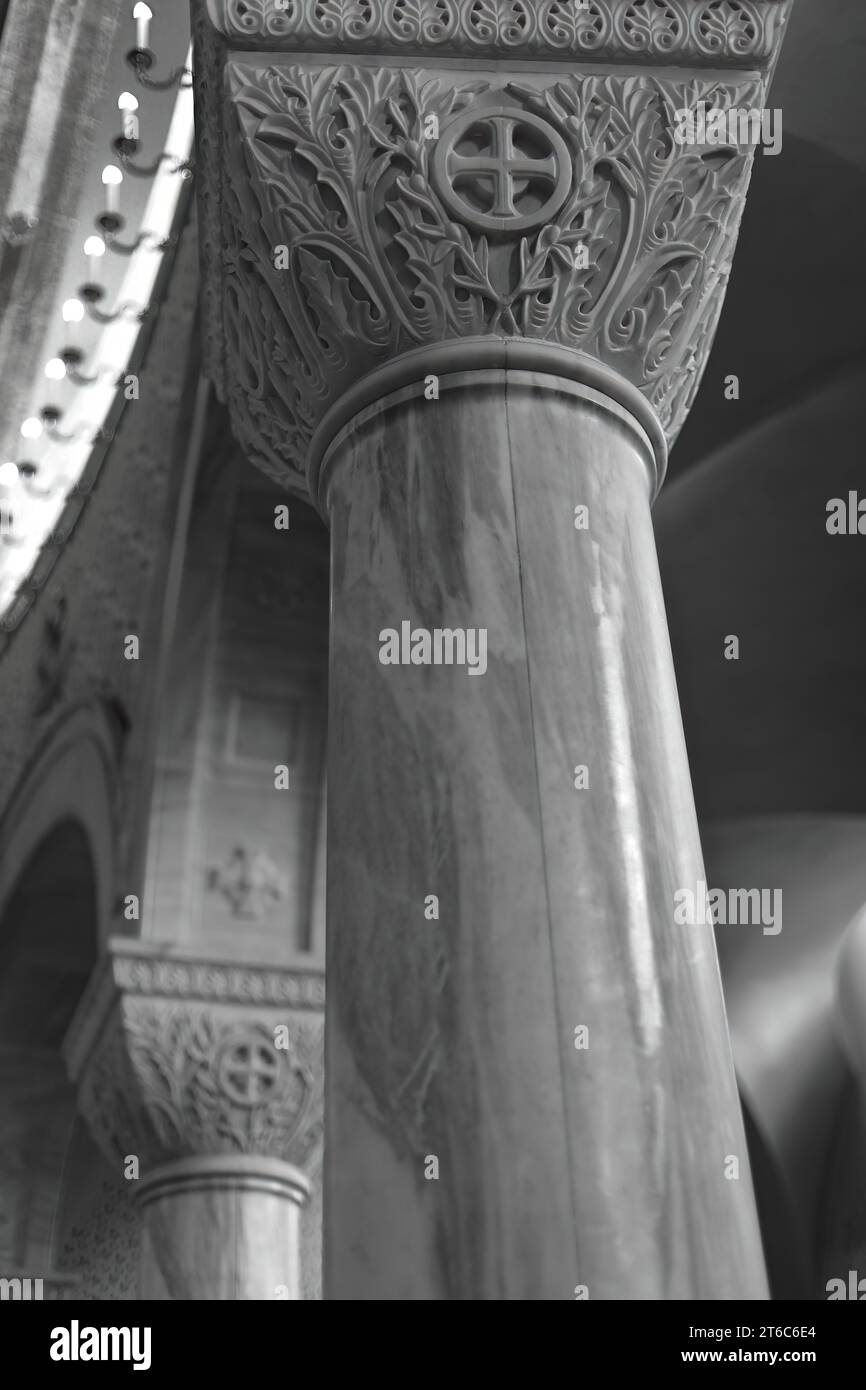 022 Marble smooth columns and richly carved capitals, circular nave of ...