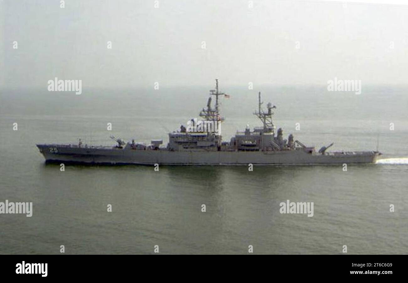 USS Bainbridge (CGN-25) underway at sea, circa in 1991 Stock Photo - Alamy