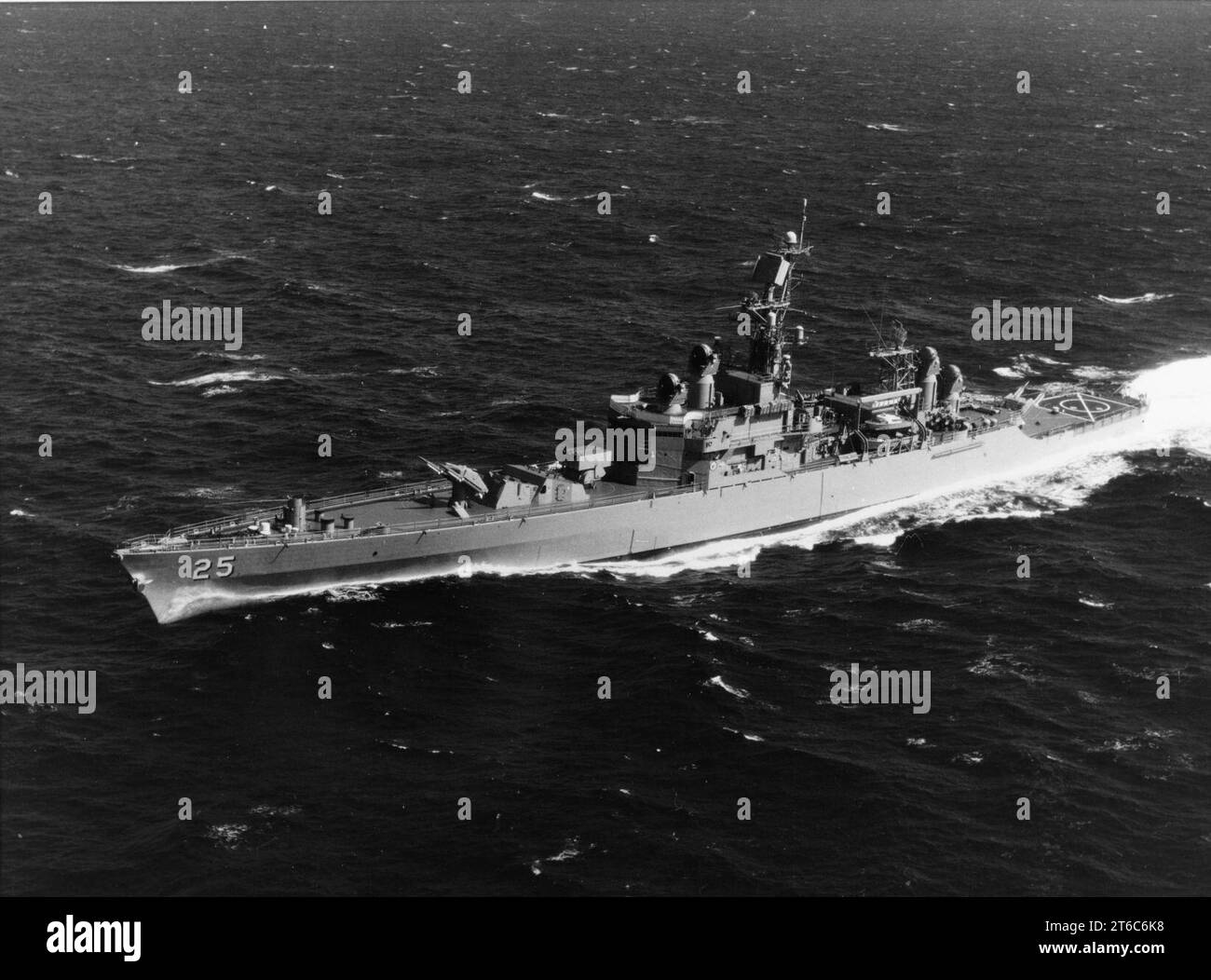 USS Bainbridge (DLGN-25) underway in the Pacific on 23 March 1971 Stock ...