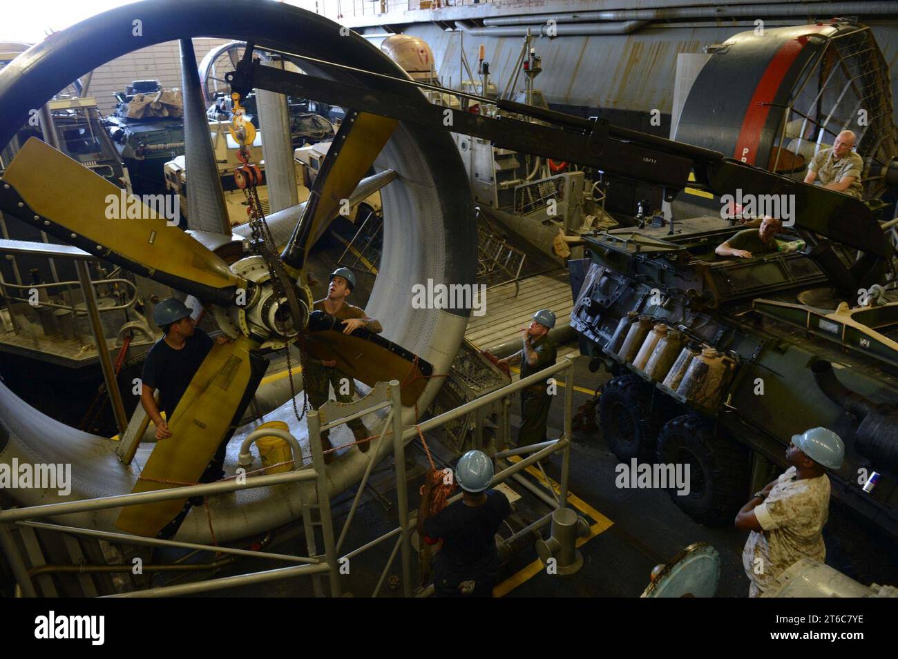 USS Bataan (LHD 5) 140420 Stock Photo - Alamy