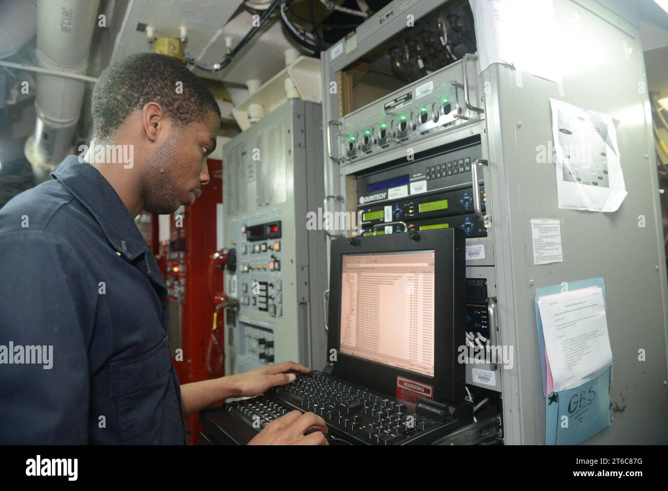 USS BATAAN (LHD 5) 140501 Stock Photo - Alamy