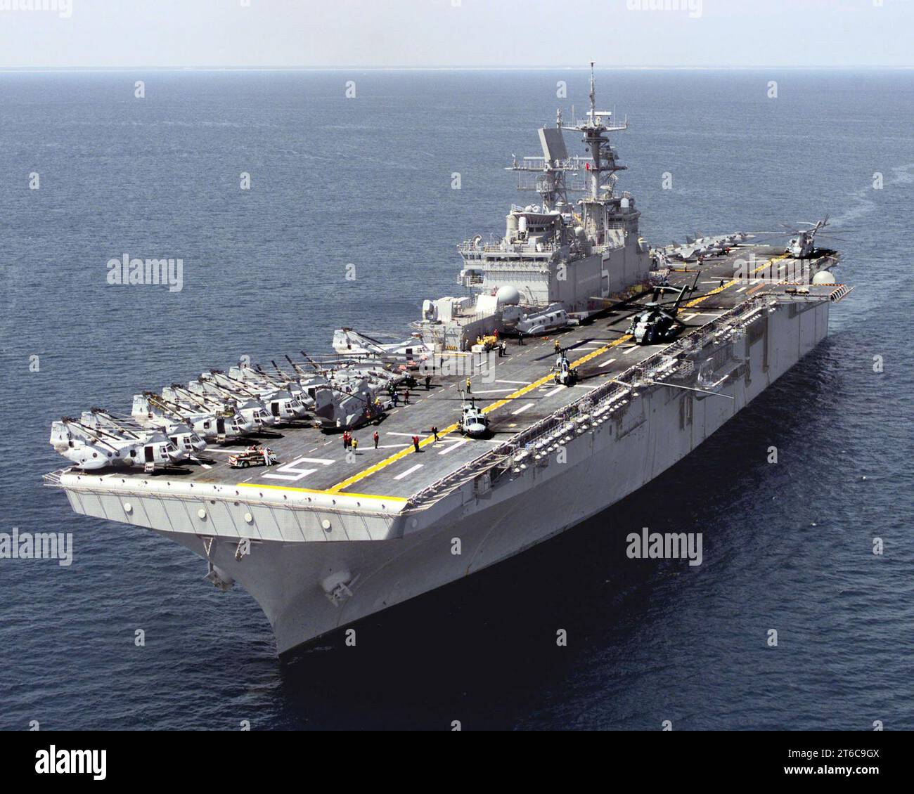 Uss bataan flight deck hi-res stock photography and images - Alamy