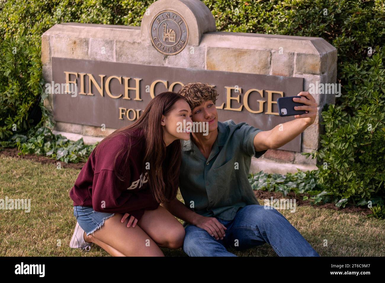 THE SUMMER I TURNED PRETTY, from left: Lola Tung, Gavin Casalegno ...