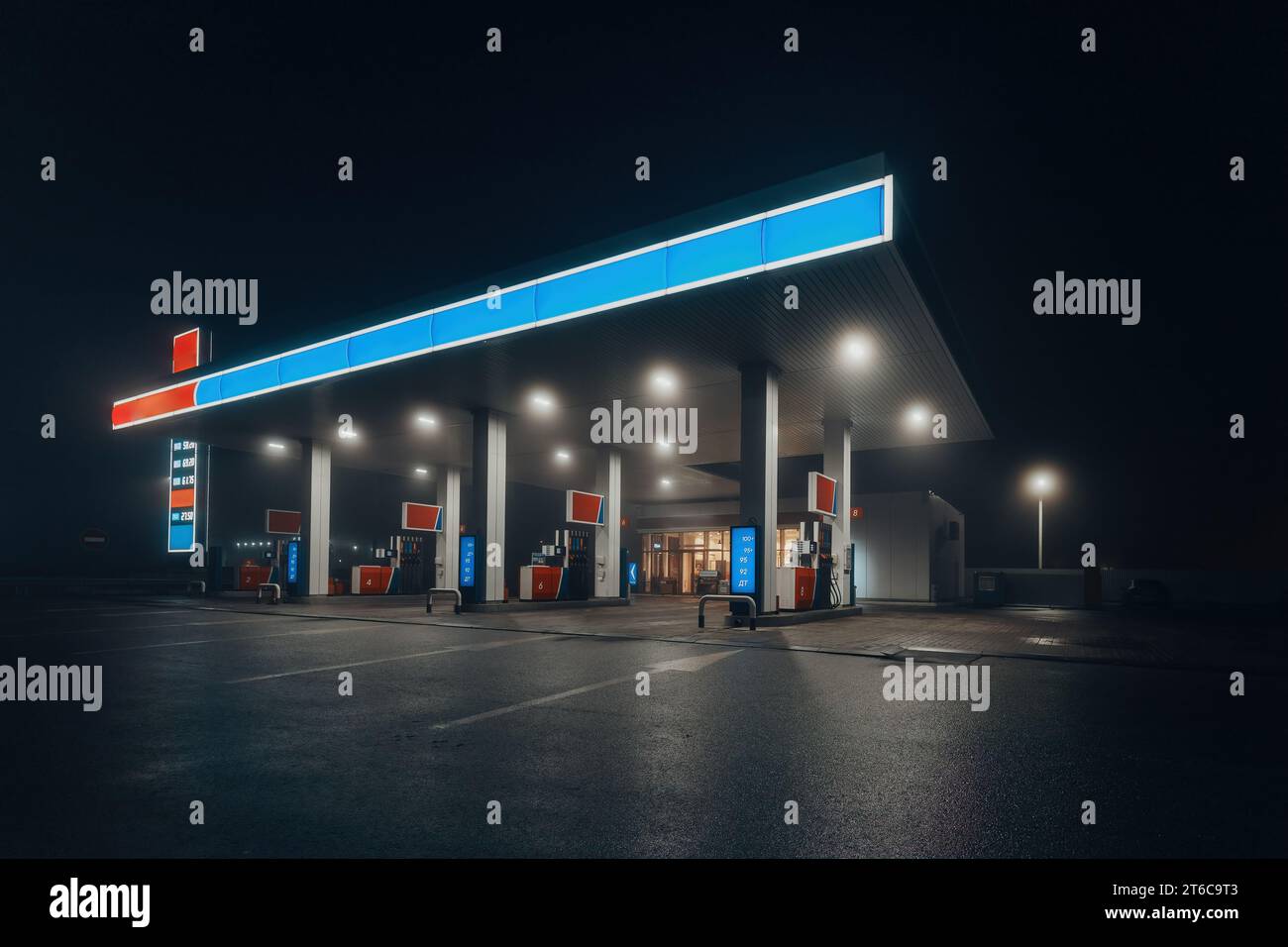 Lonely gas station night hi-res stock photography and images - Alamy