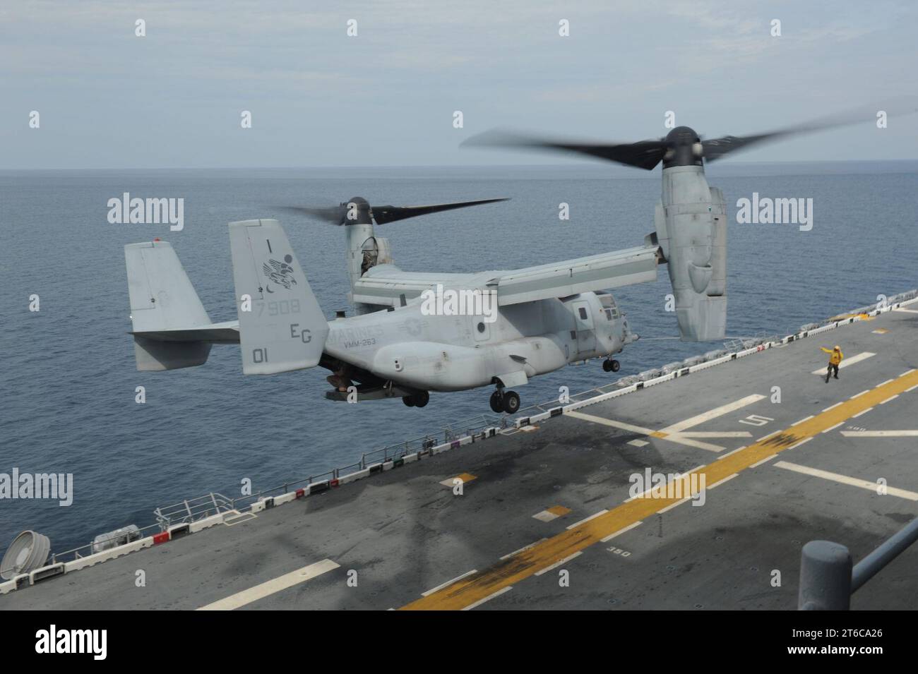 Uss bataan flight deck hi-res stock photography and images - Alamy