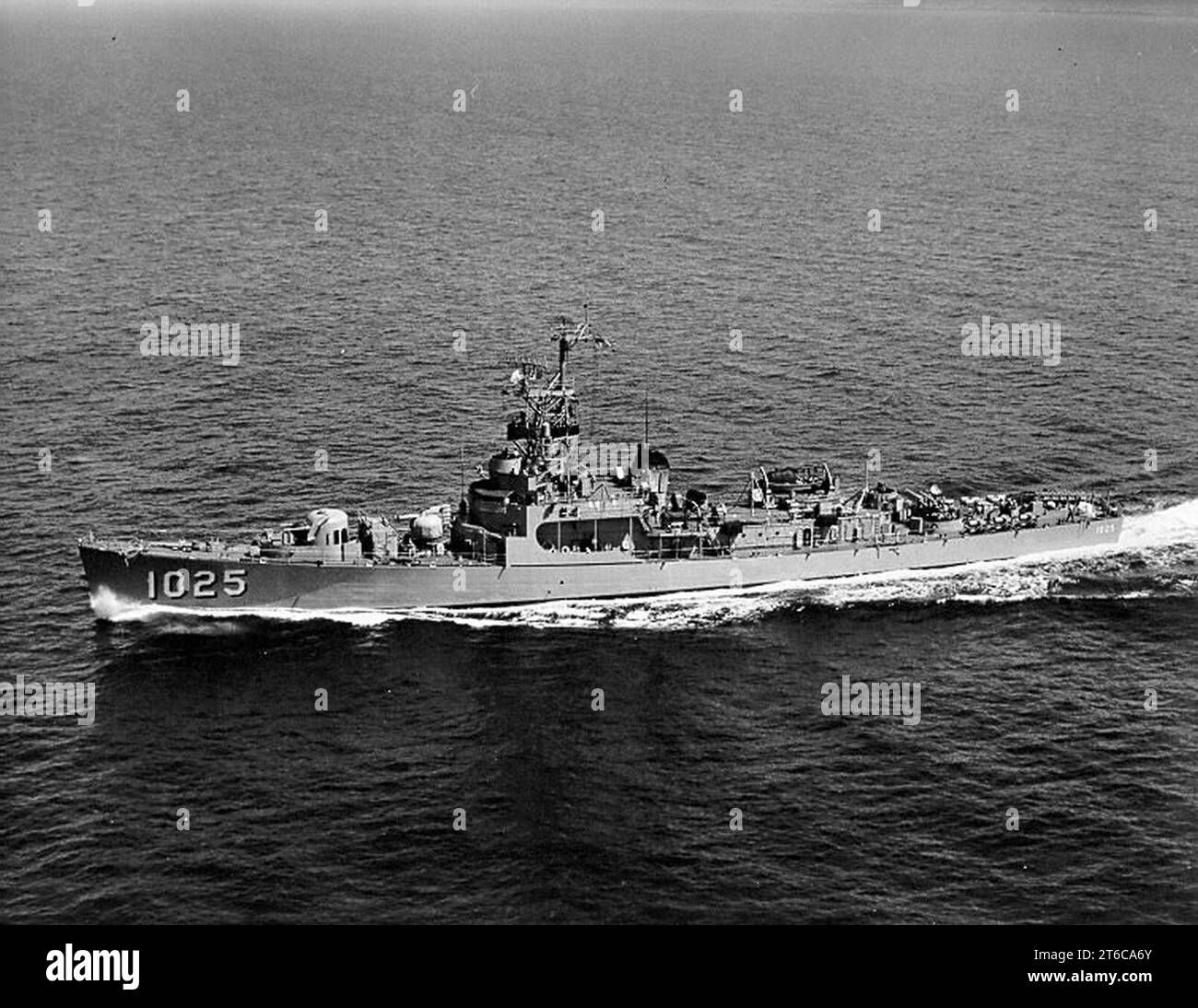USS Bauer (DE-1025) underway at sea in the late 1950s Stock Photo - Alamy