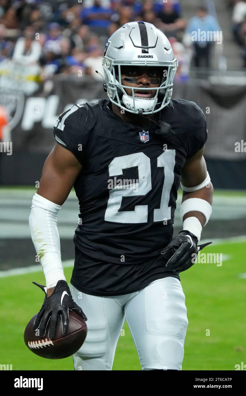 Las Vegas Raiders cornerback Amik Robertson (21) during the first half ...