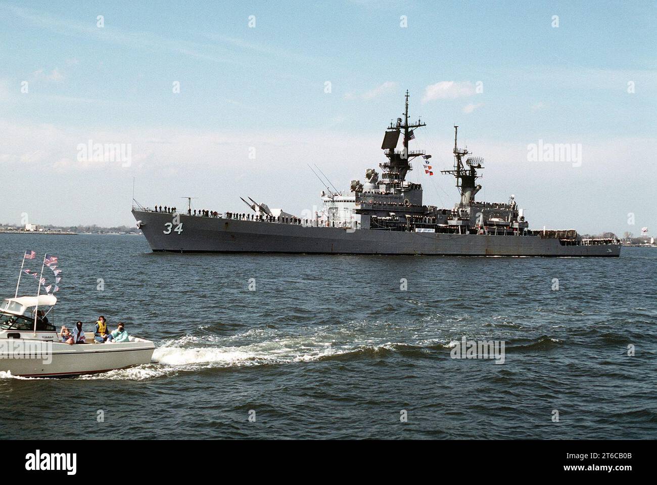 USS Biddle (CG-34) returns to Naval Station Norfolk on 28 March 1991 ...