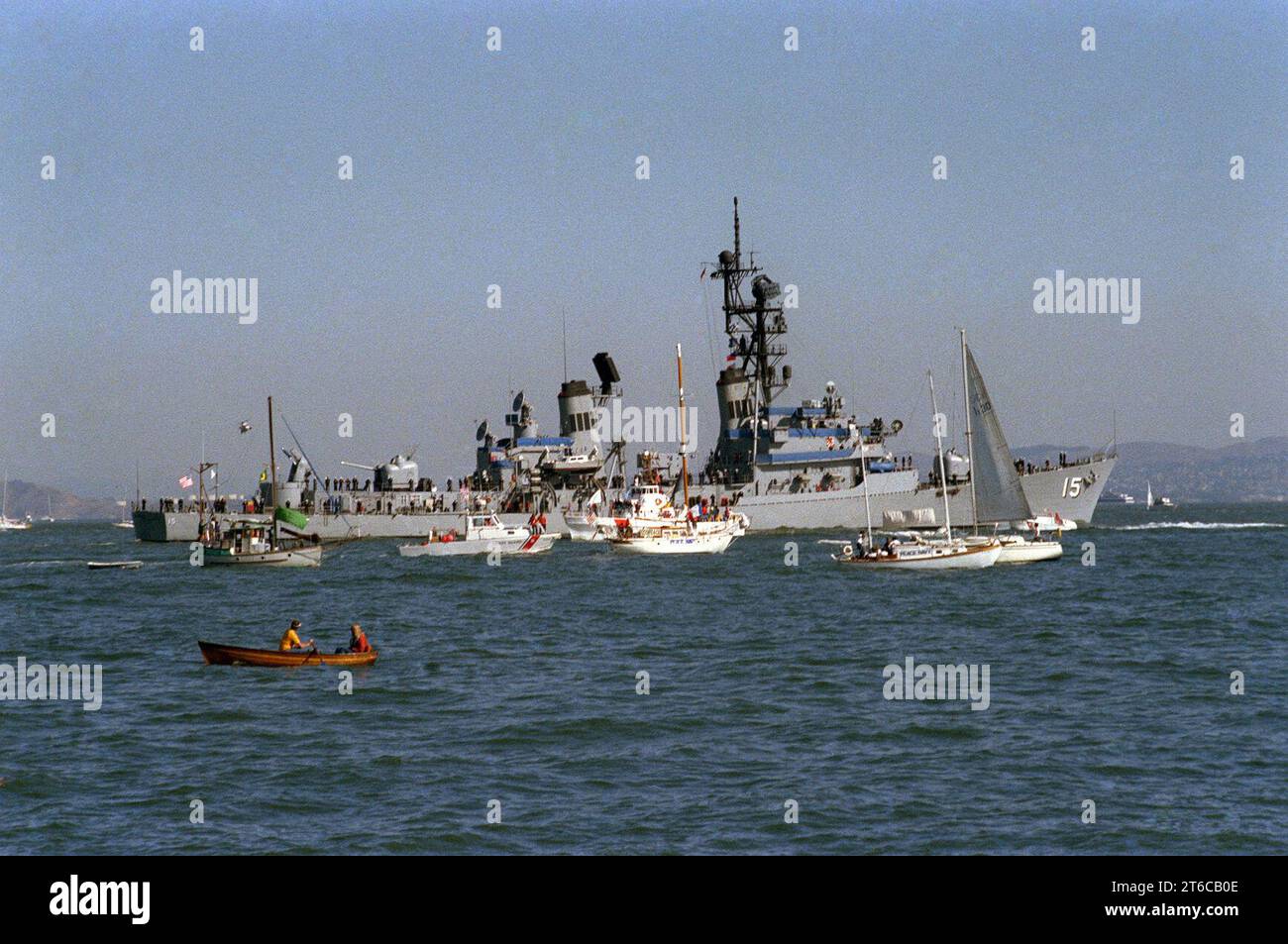 USS Berkeley (DDG-15) underway in San Francisco Bay, California (USA ...