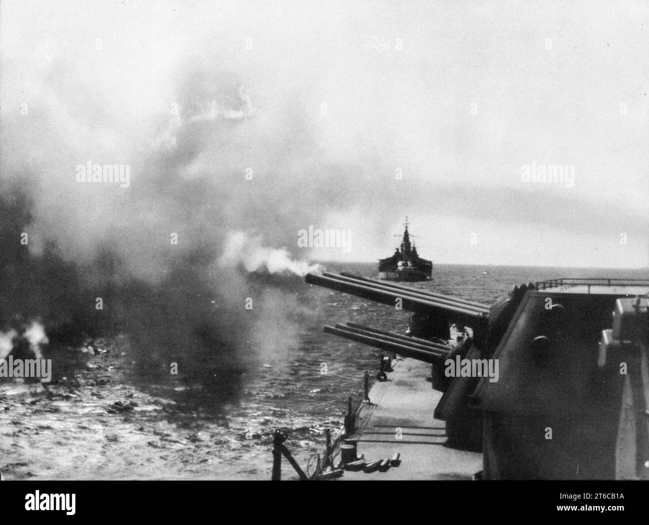 USS Biloxi (CL-80) shelling Okinawa in 1945 Stock Photo - Alamy