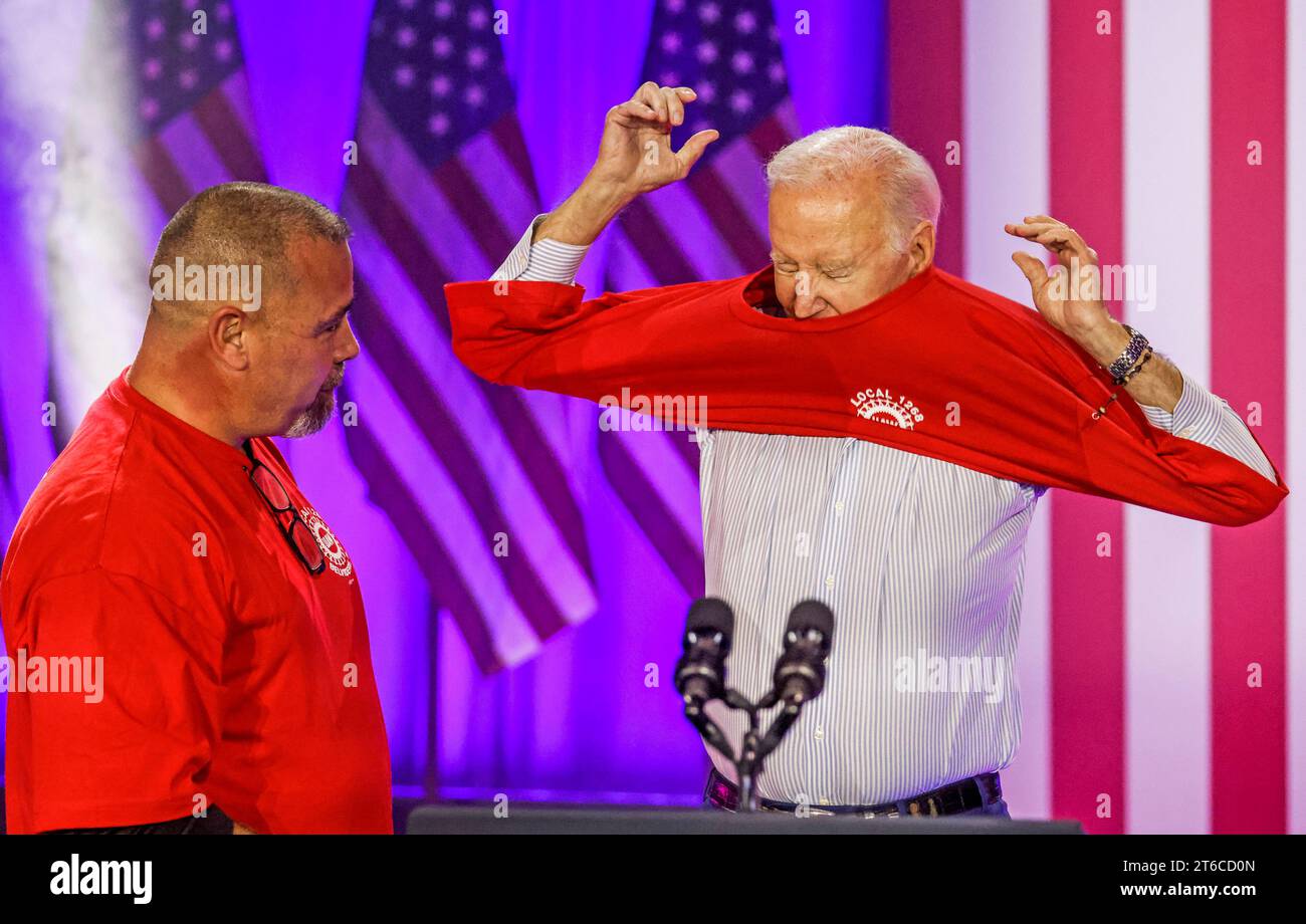 United Auto Workers local 1268 President Matt Frantzen (L) watches as ...