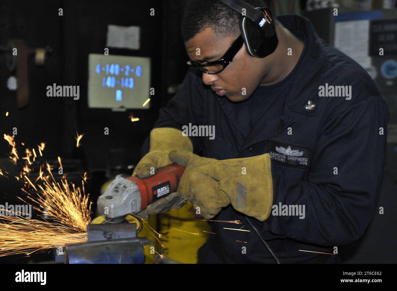Navy repair shop hi-res stock photography and images - Alamy