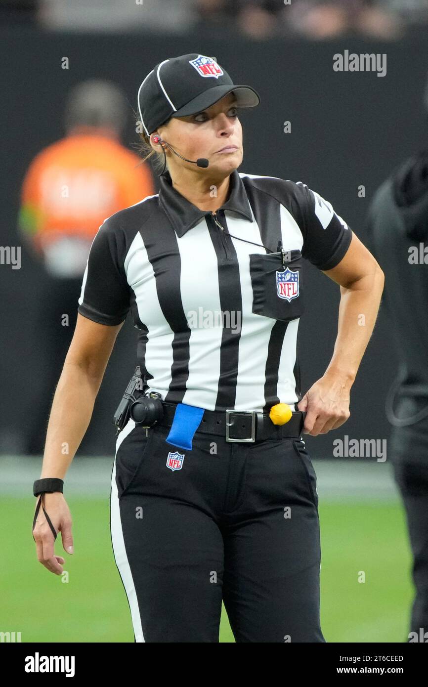 NFL line judge Robin DeLorenzo during the first half of an NFL football ...