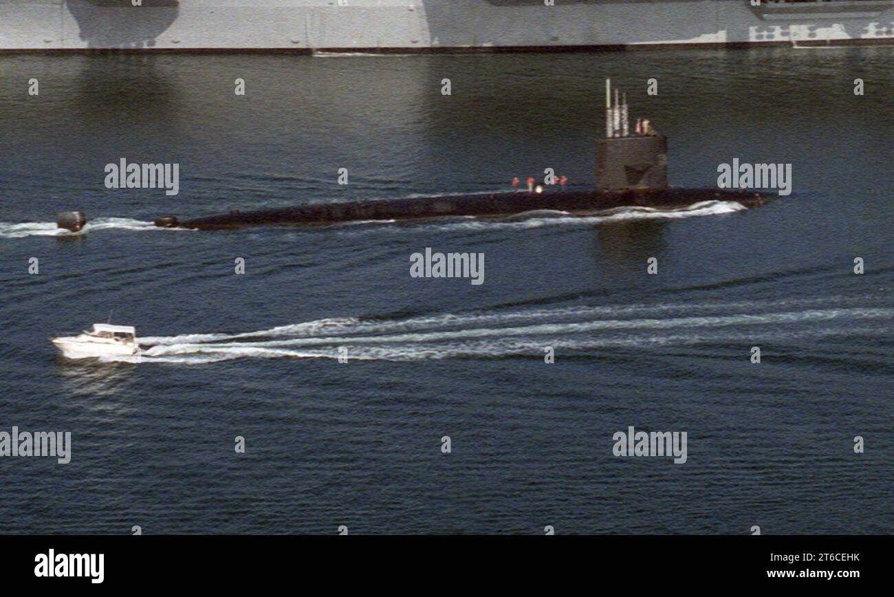 USS Blueback (SS-581) underway in 1986 Stock Photo - Alamy