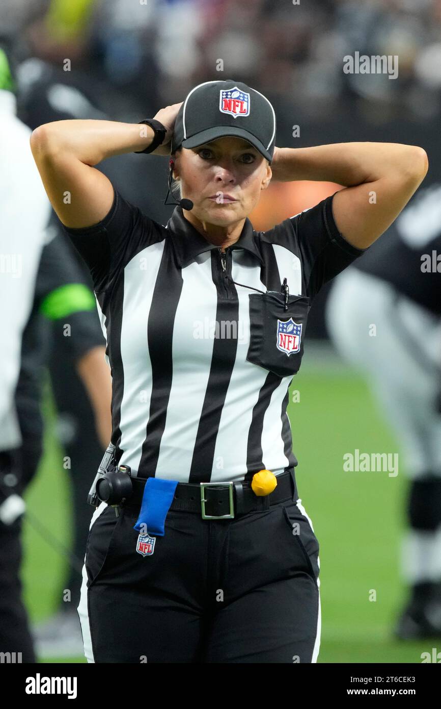 NFL line judge Robin DeLorenzo during the first half of an NFL football ...