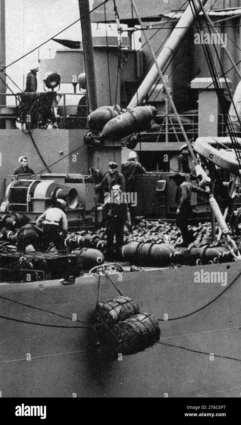 USS Bon Homme Richard (CV-31) receives ammo off Korea in 1951 Stock ...