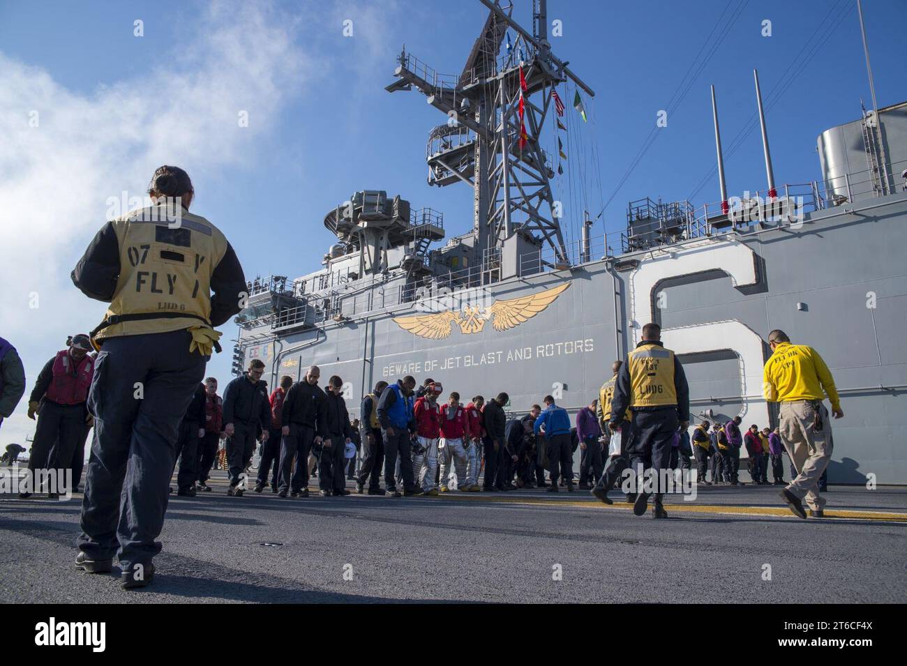 USS Bonhomme Richard (LHD 6) Fast Cruise 170126 Stock Photo - Alamy